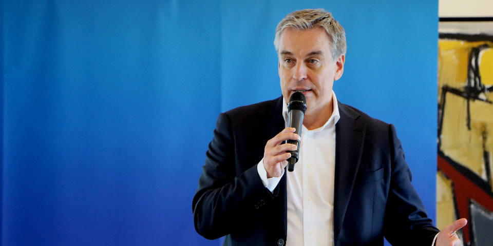 Échange entre le ministre Claude Meisch et les représentants du secteur ...