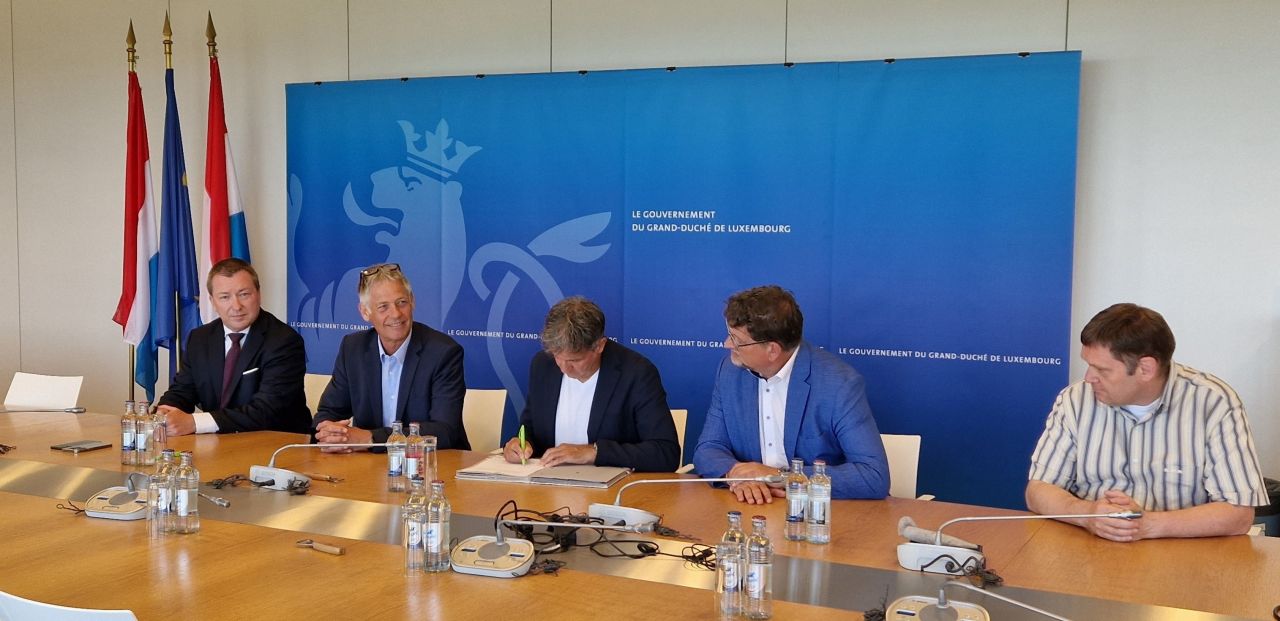 Signature de l’accord relatif au mécanisme temporaire de changement de ...