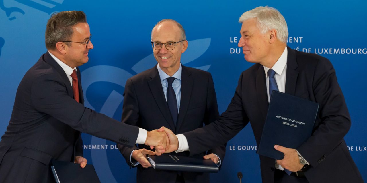 Signature de l'accord de coalition en vue de la formation d'un nouveau ...