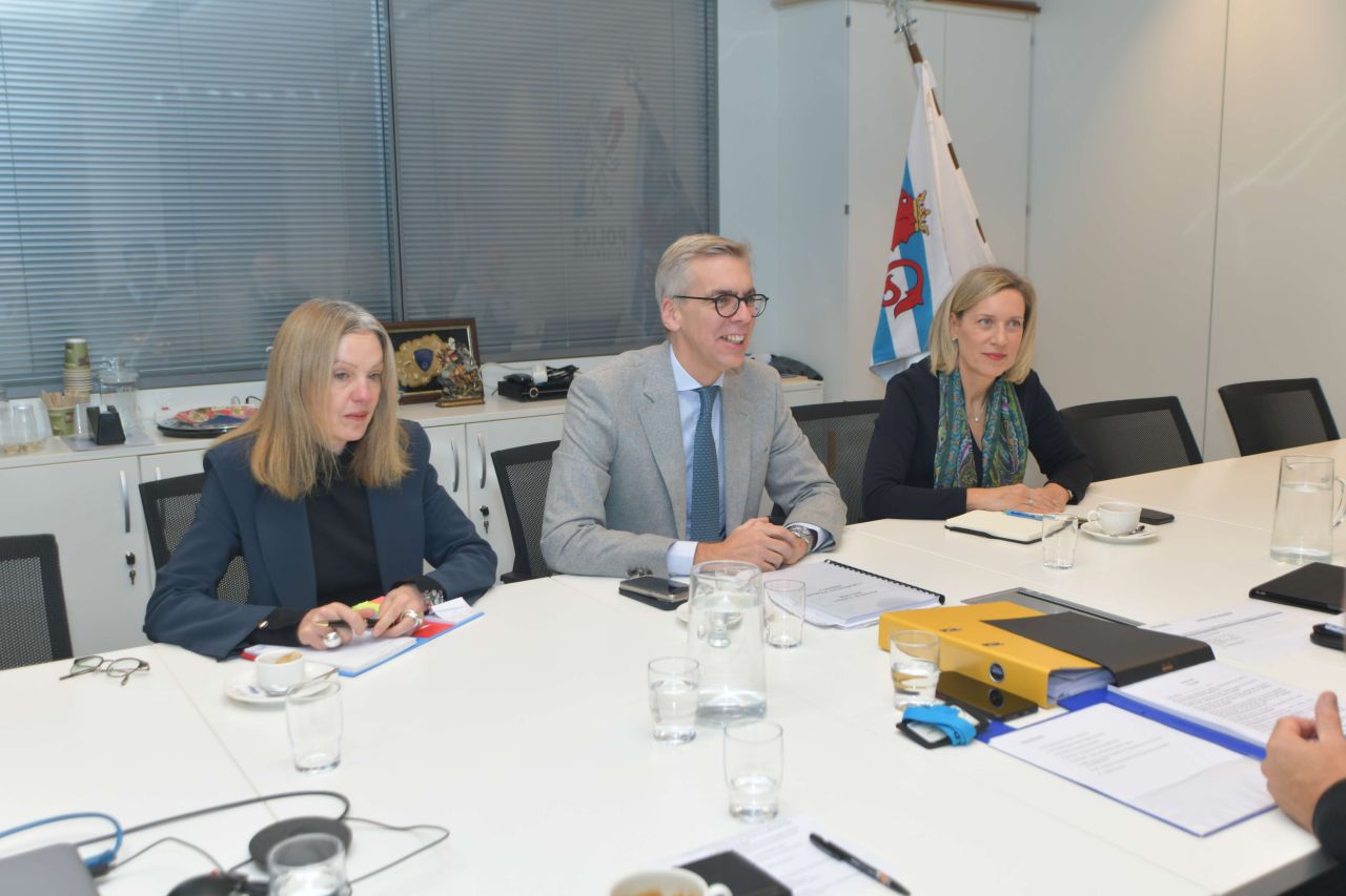 Visite de Léon Gloden chez la Police grand-ducale - gouvernement.lu ...