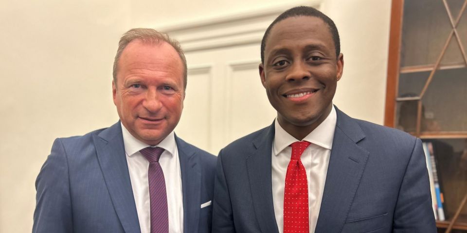 Gilles Roth en déplacement à Londres dans le cadre d'une mission ...