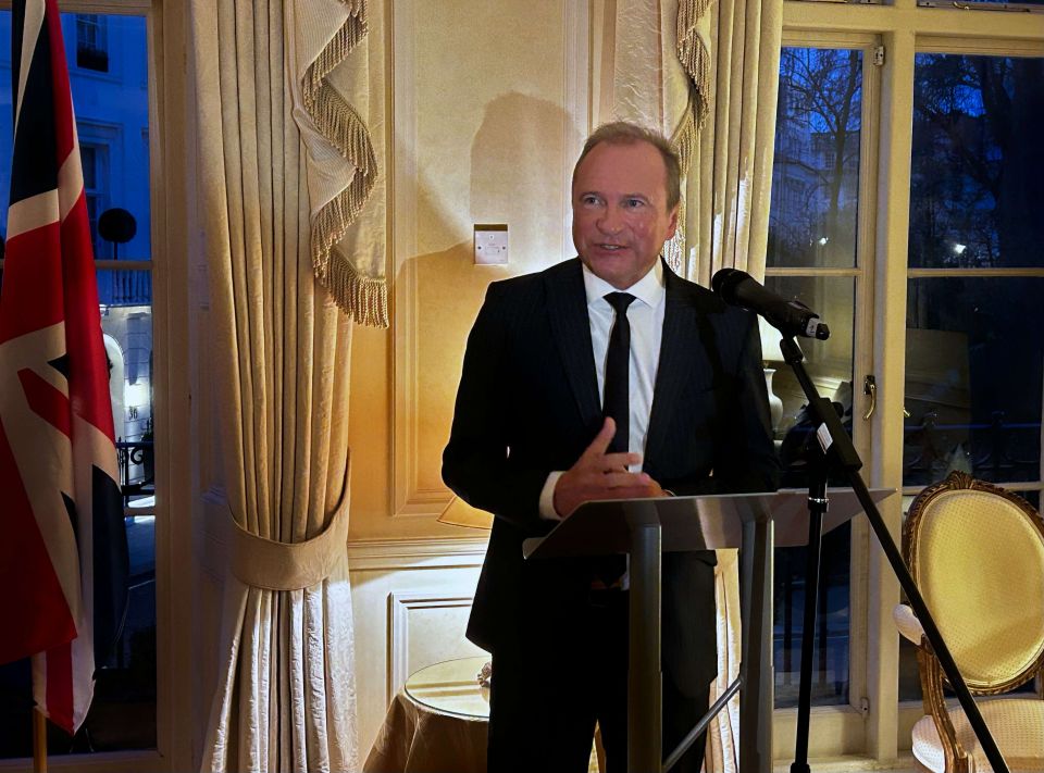 Gilles Roth en déplacement à Londres dans le cadre d'une mission ...