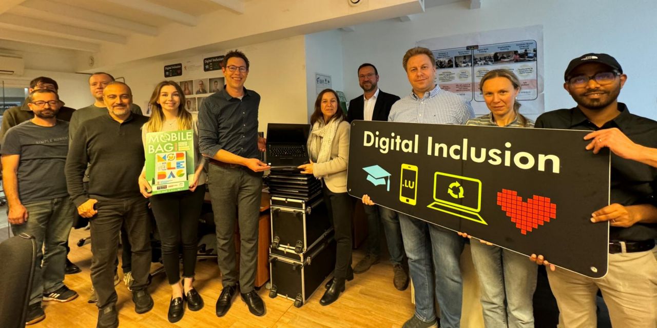 Visite de Stéphanie Obertin à l'association Digital Inclusion et remise ...