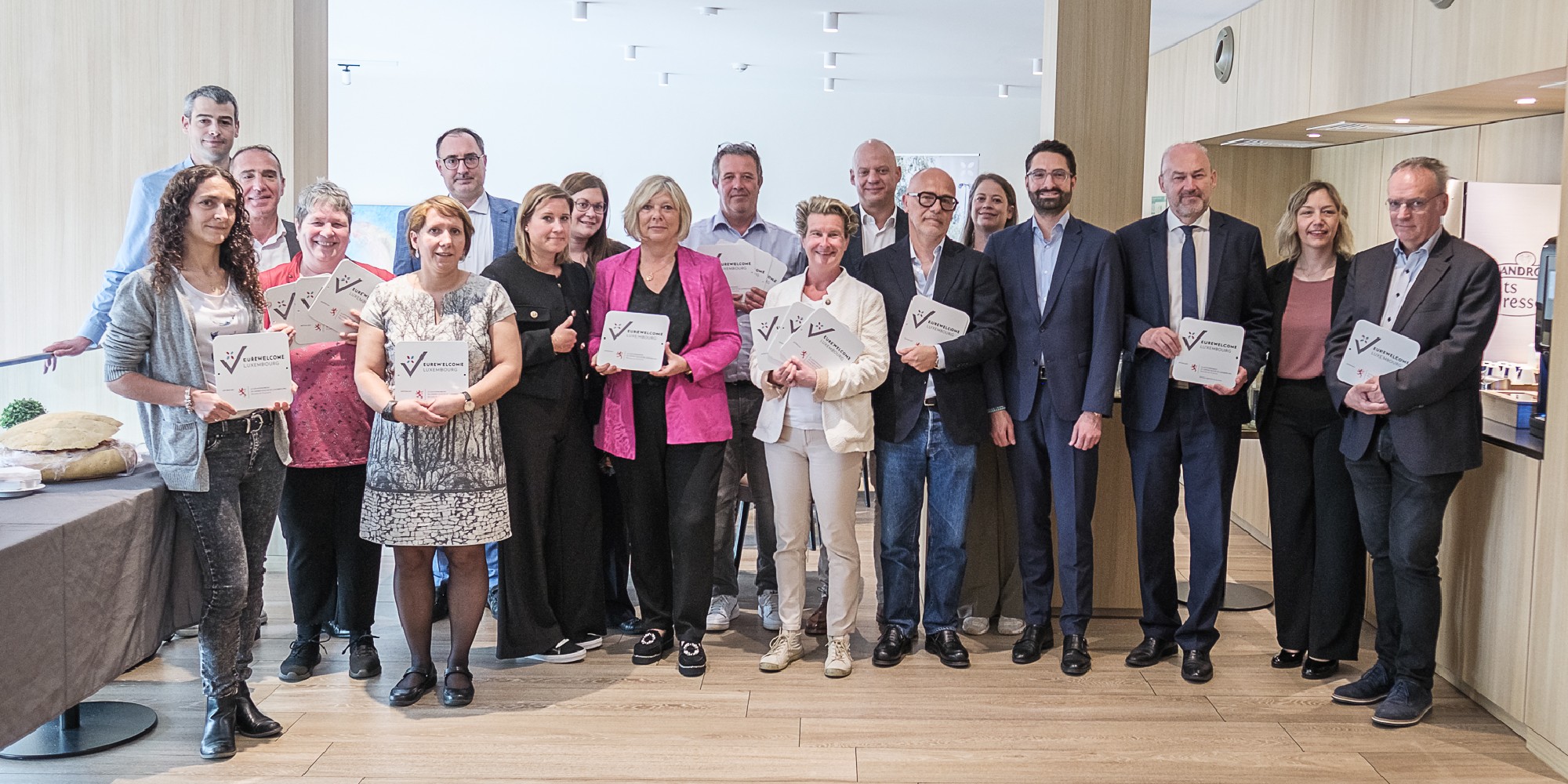 Eric Thill a remis le label "EureWelcome" à 16 établissements - Le ...