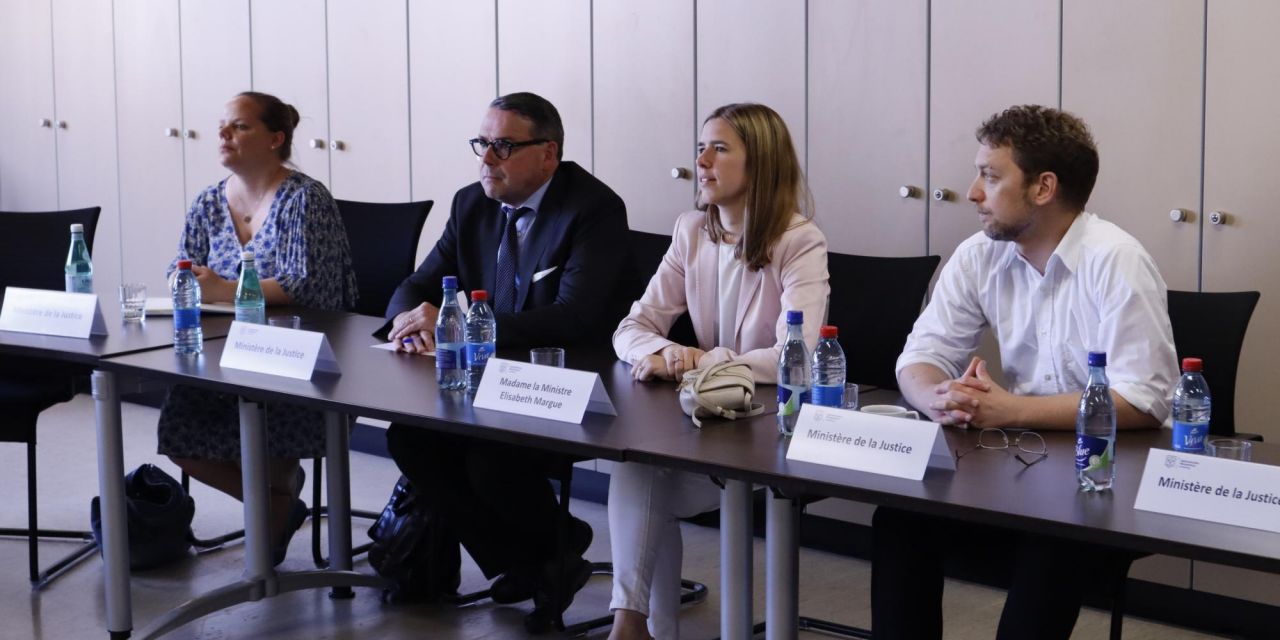 Elisabeth Margue a visité le Centre pénitentiaire de Luxembourg à ...