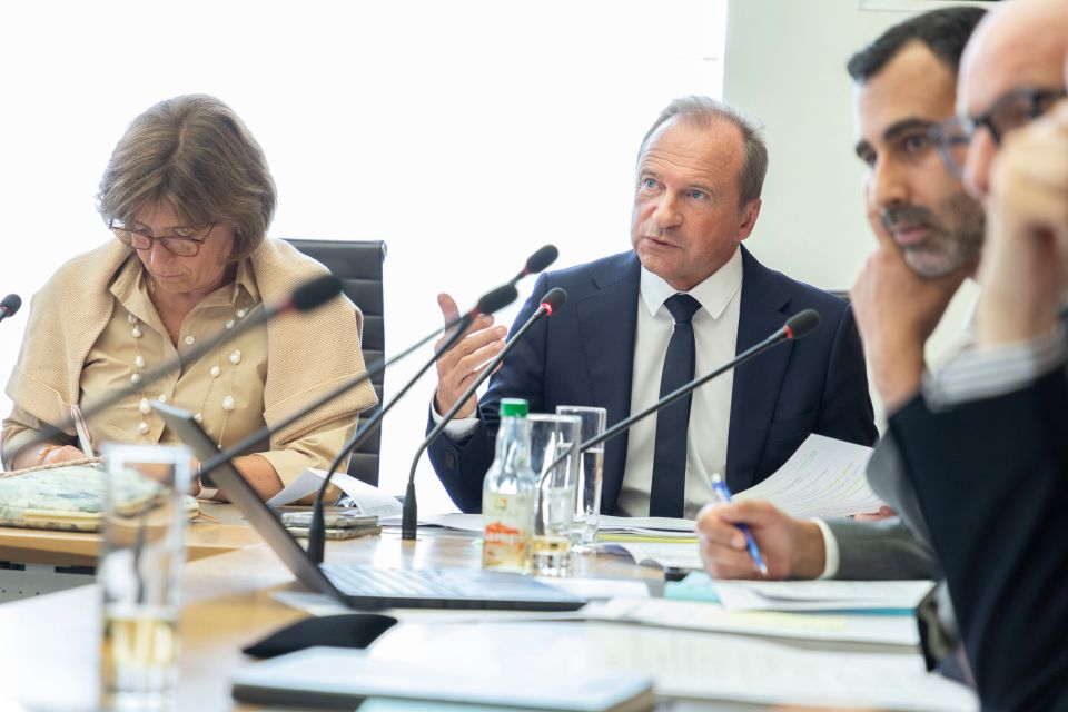 Gilles Roth: "Une politique budgétaire ambitieuse qui investit dans la ...