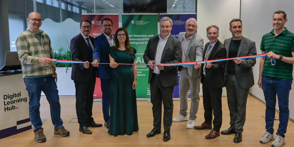 Le Digital Learning Hub inaugure trois académies pour former les ...